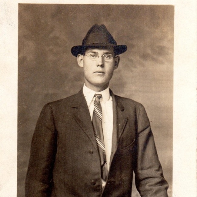 4 Tips to Identify Unknown Family Photographs | NONDON